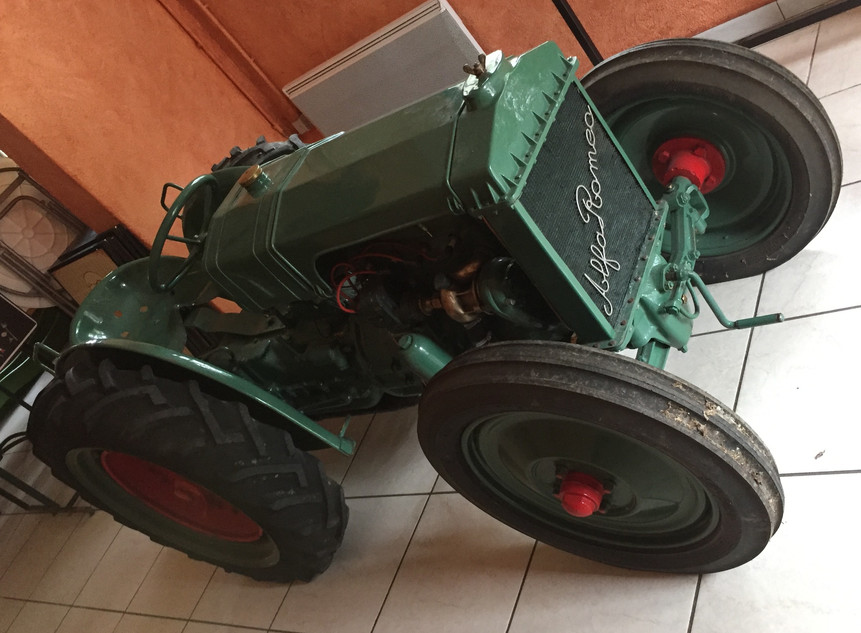 Une trentaine de tracteurs à l’honneur lors de Rétromobile - Agri 71 ...